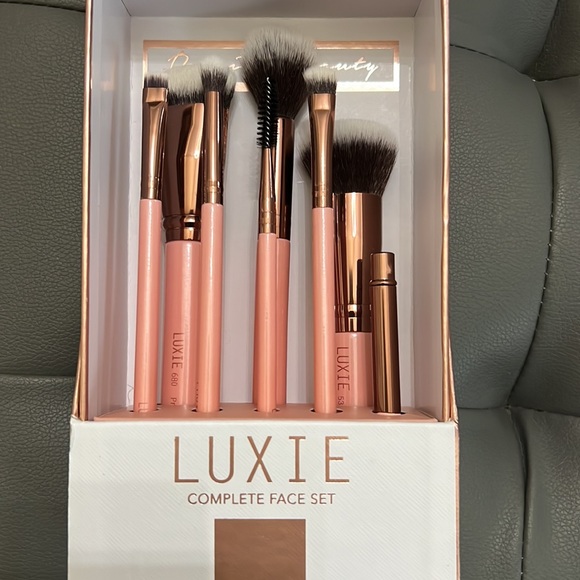 Luxie | Makeup | Luxie Complete Face Set Of Brushes | Poshmark